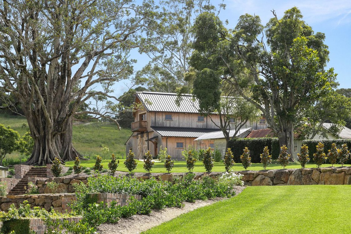 On The Market: This Byron Bay Homestead With A Flawlessly Crafted Barn