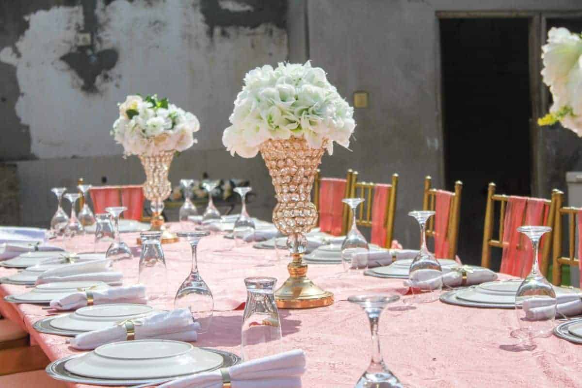 A Guide To Long Banquet Tables At Weddings: Setting Up For Your Big Day ...
