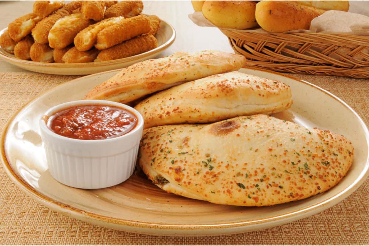 Calzone Vs. Stromboli Vs. Panzerotti: The Differences You Need To Know ...