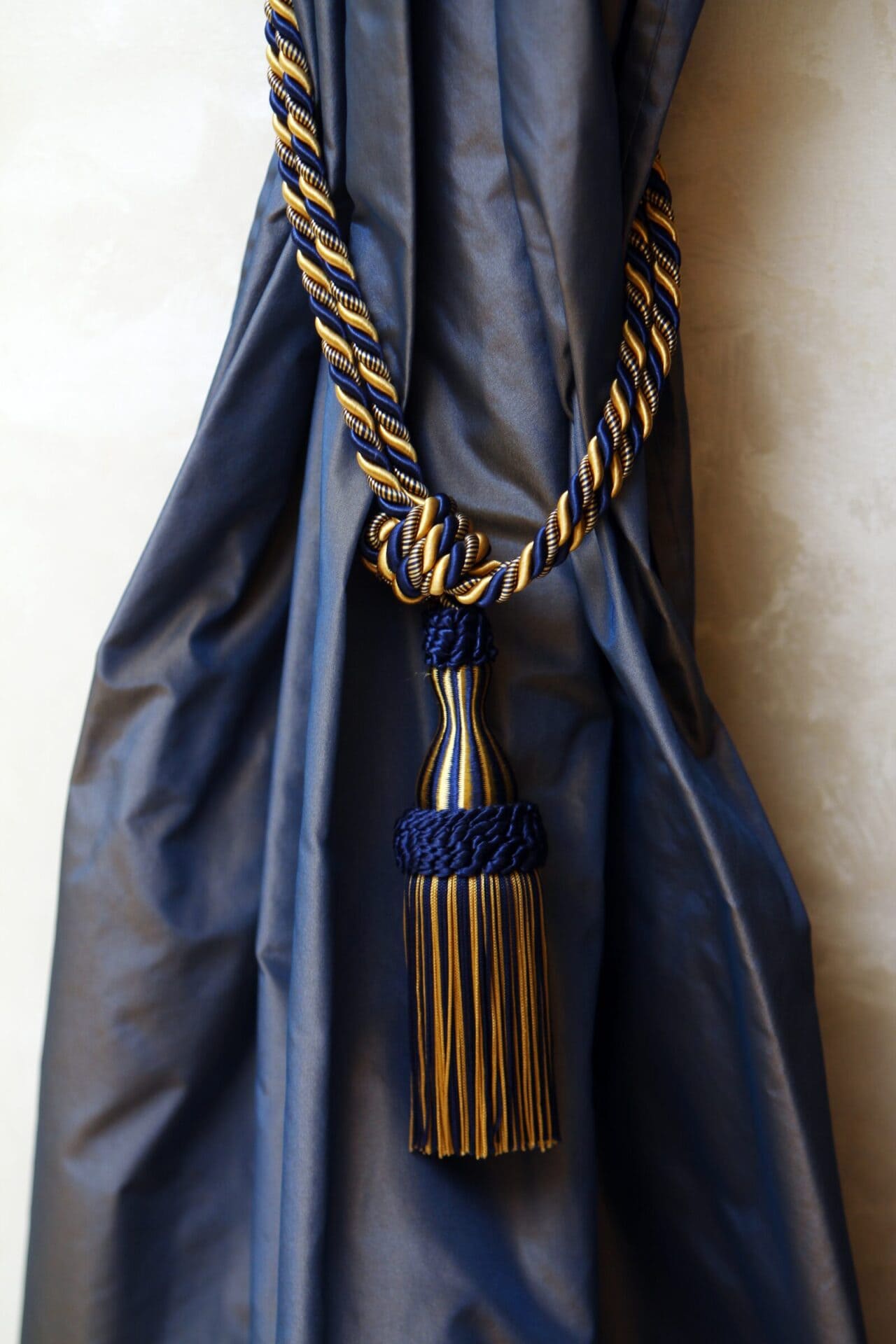 How to hang Curtains over a Radiator? – FilFabric Custom Curtains