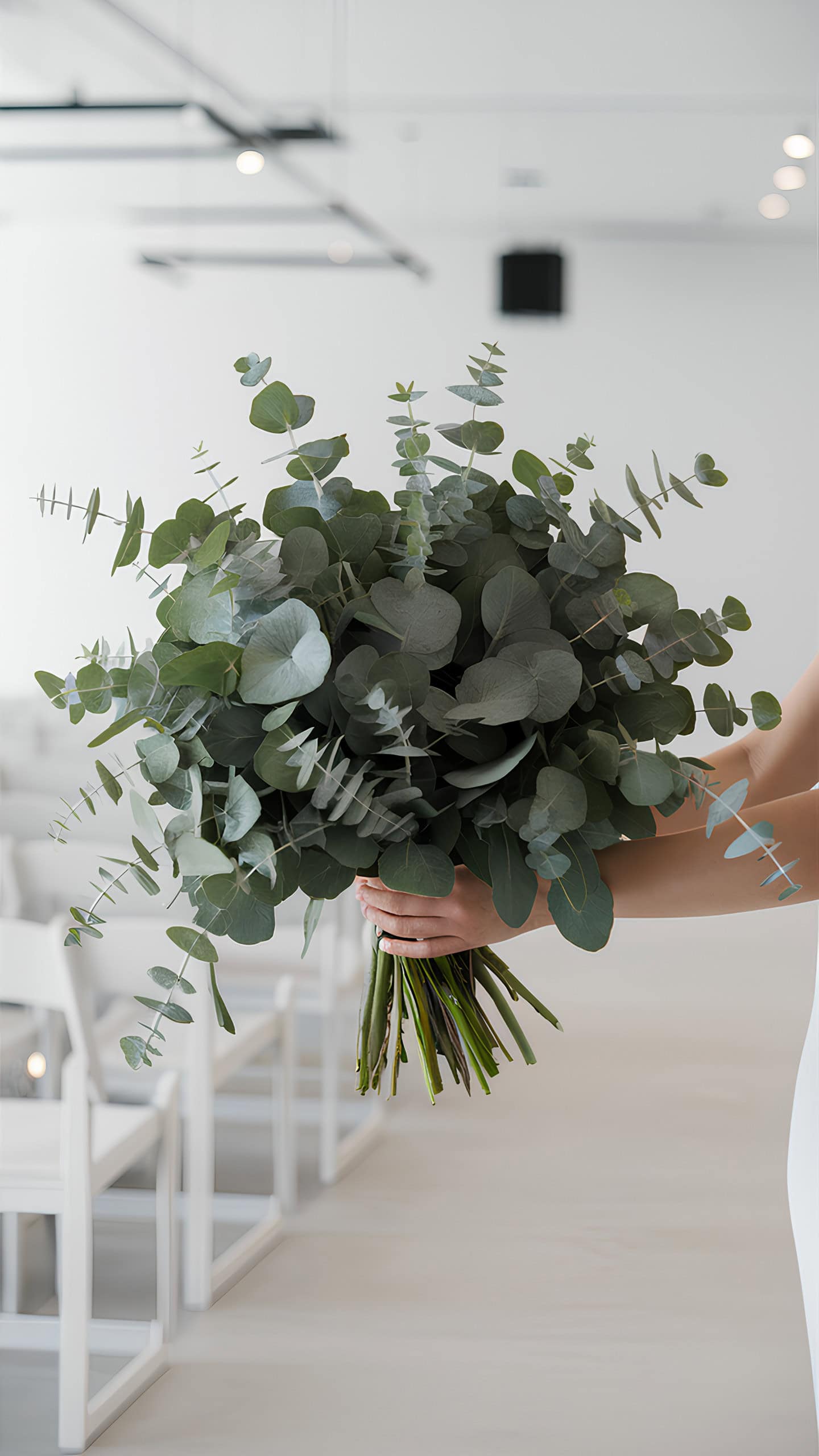 15 Minimalist Wedding Bouquets: Chic Simplicity