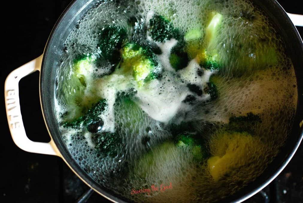how to boil broccoli in a pot