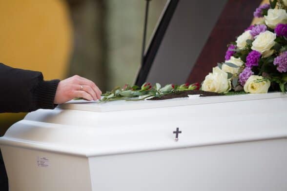 Funeral Planning Checklist: 16 Step-by-Step Guide to Arranging a ...