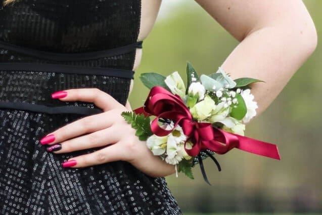 How To Pin On A Wedding Boutonniere And Corsage - Perfect Wedding Guide