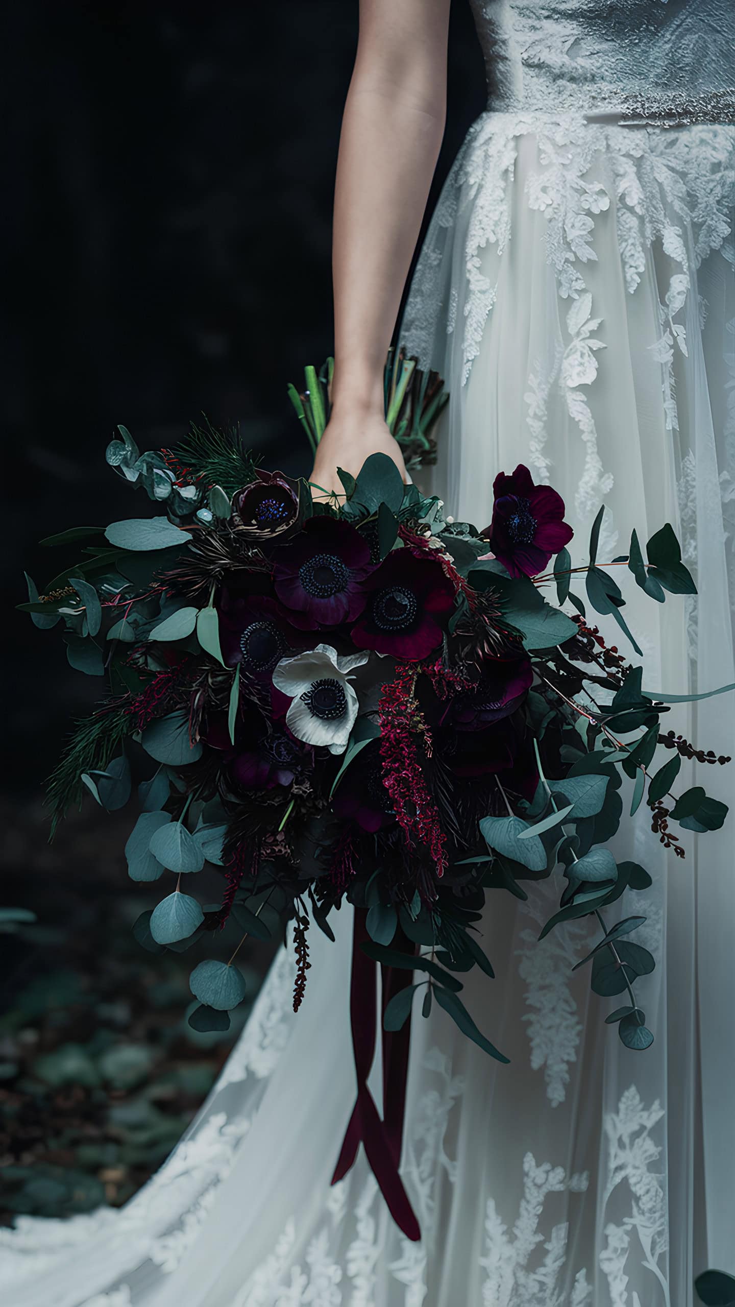 21 Dark Wedding Bouquets: Chic and Unique Floral Ideas for Your Big Day