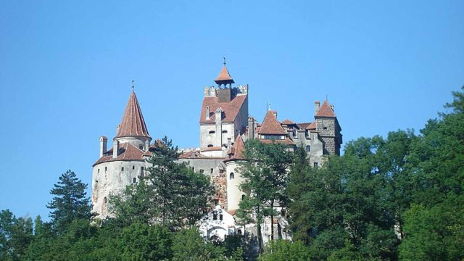 10 Enchanted Castles in Europe That Will Transport You to a Magical ...