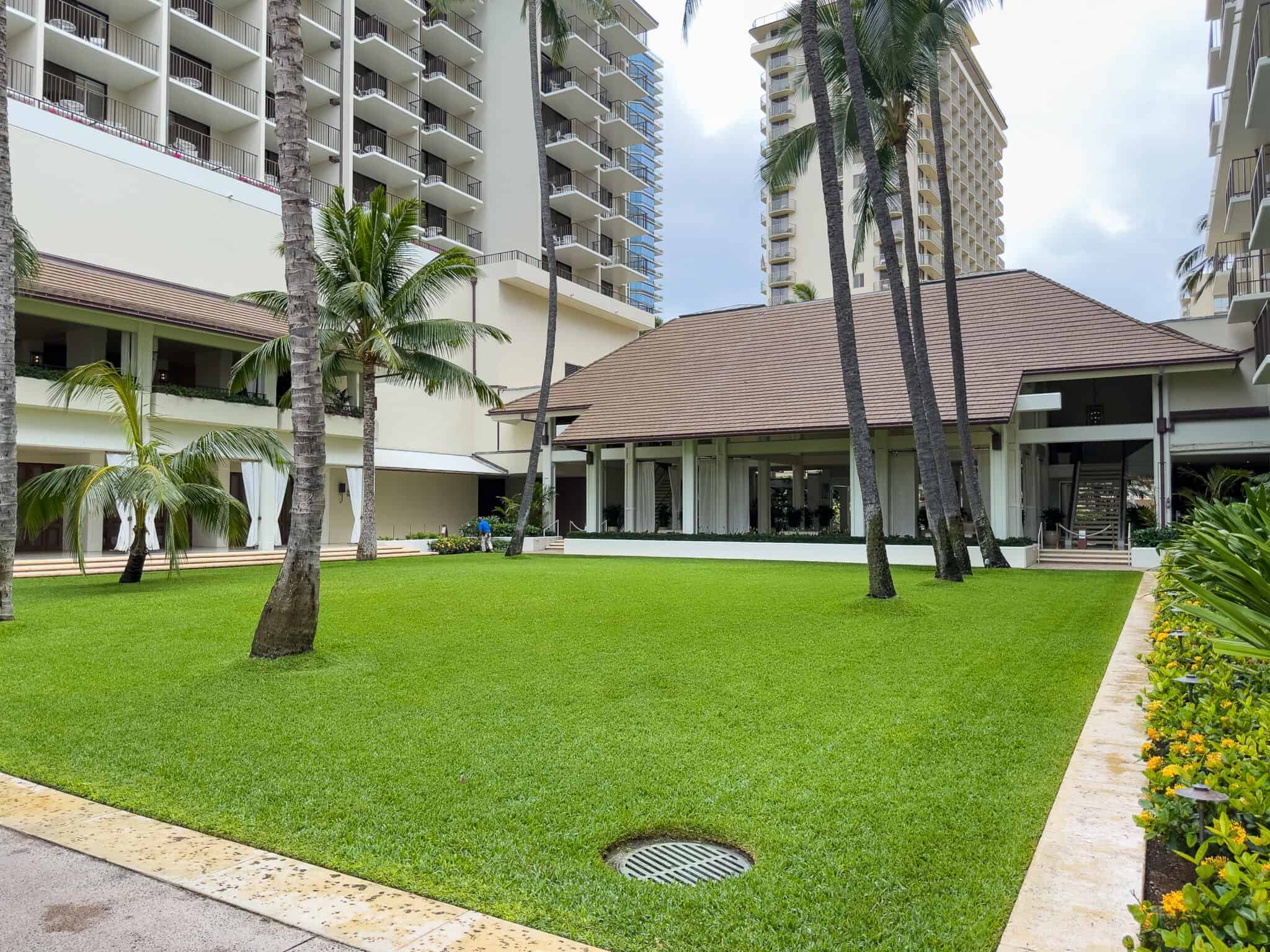 Halekulani Hotel Oahu: A Luxurious Escape in Waikiki - Go Oahu