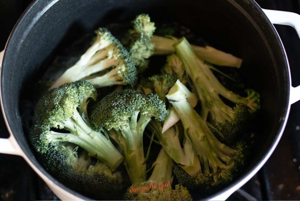 how to boil broccoli in a pot