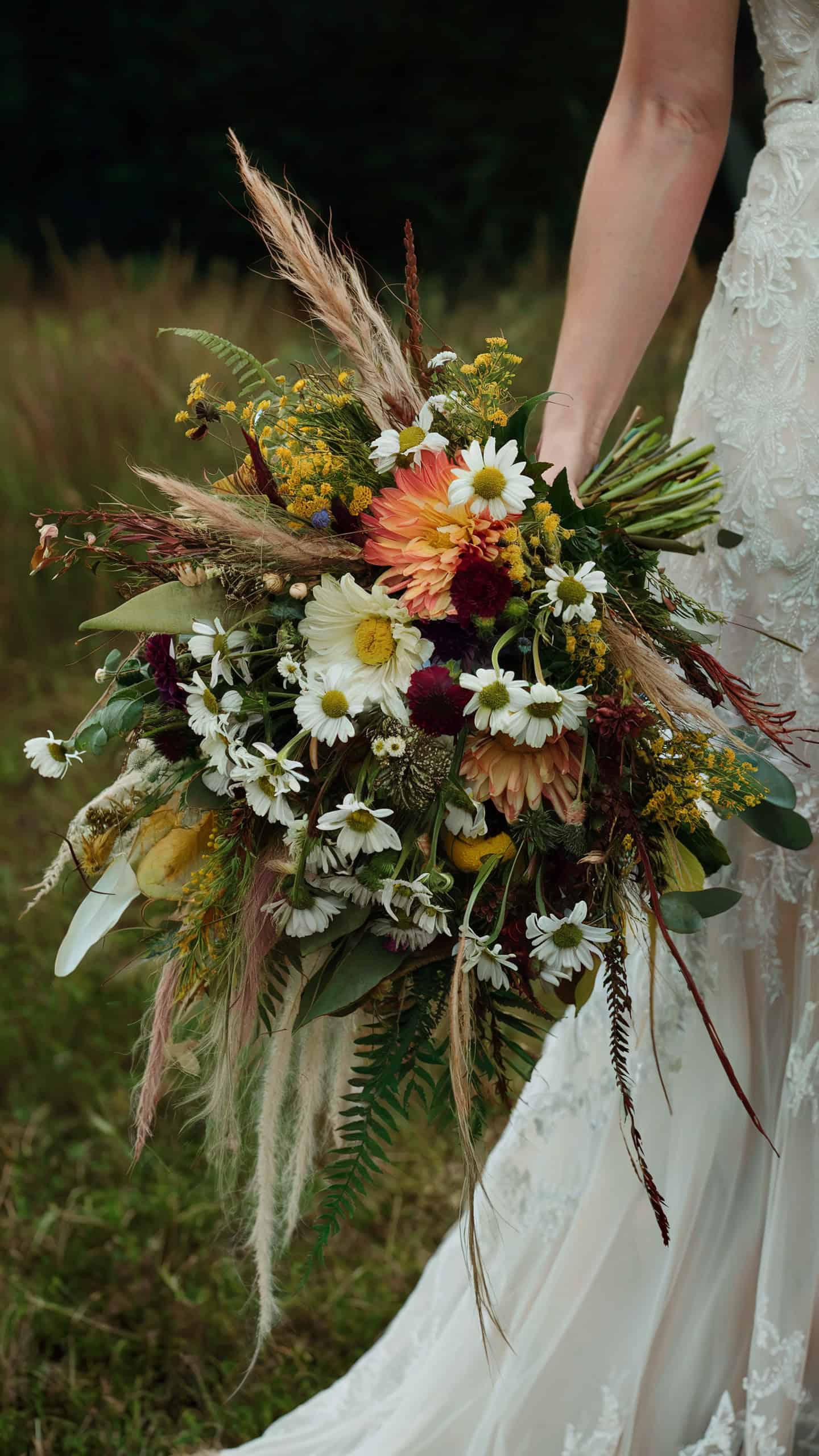 15 Modern Wedding Bouquets for Couples to Love