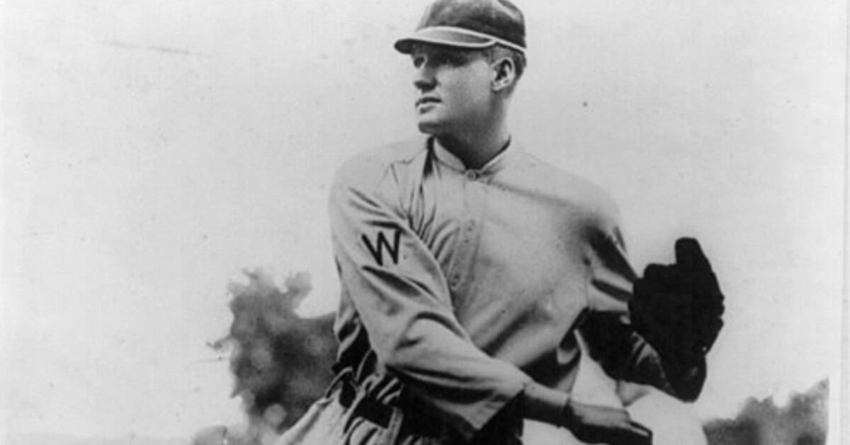 10 Submarine Pitchers Who Made Batters Look Like They Were Swinging ...