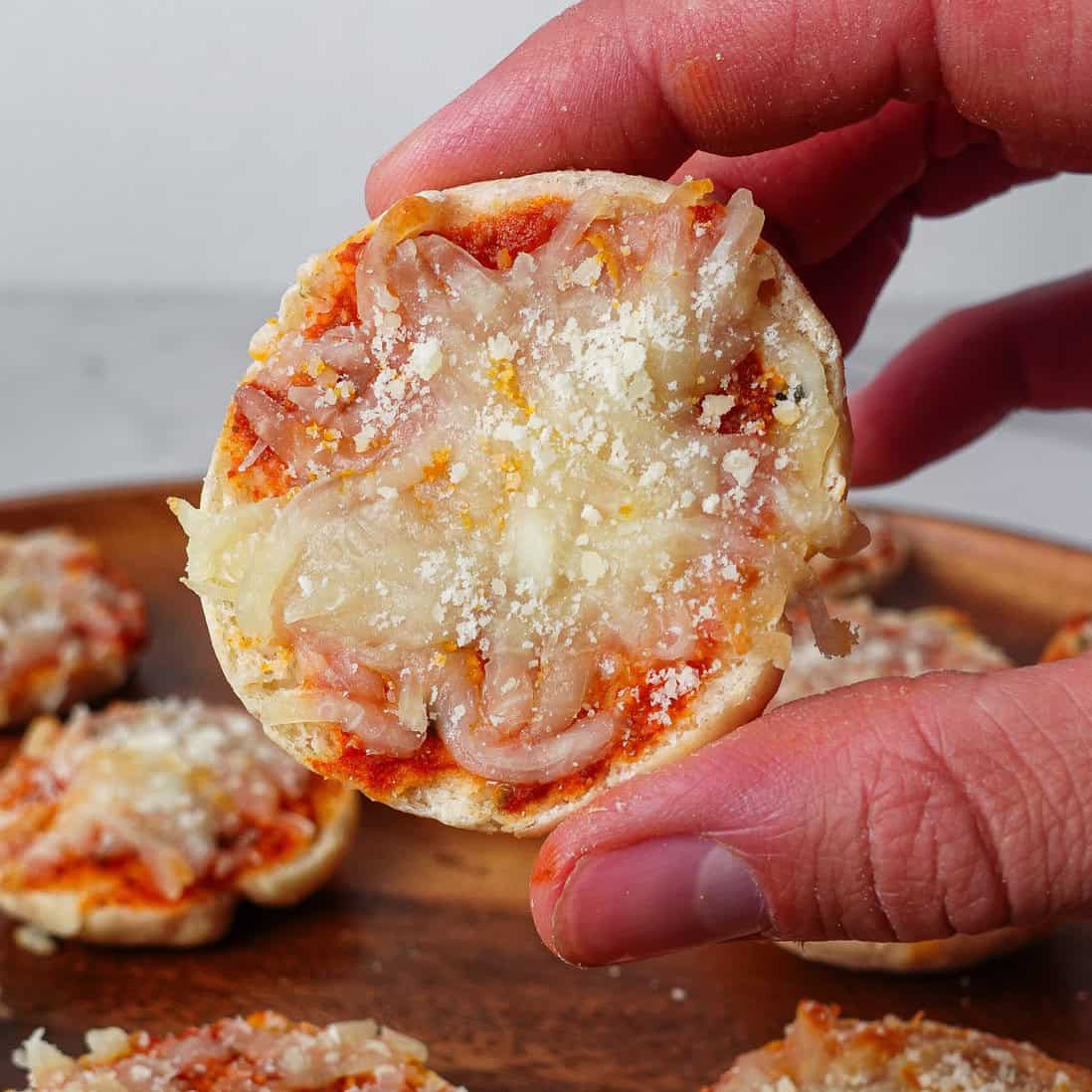 how to cook mini pizza bagels
